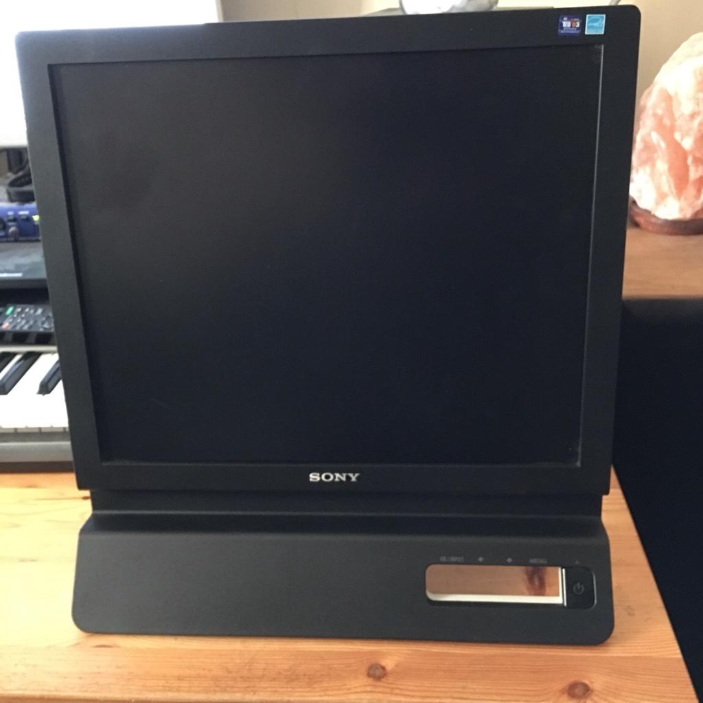 SONY PC MONITOR - 17inch in SE17 London Borough of Southwark für 15,00 ...