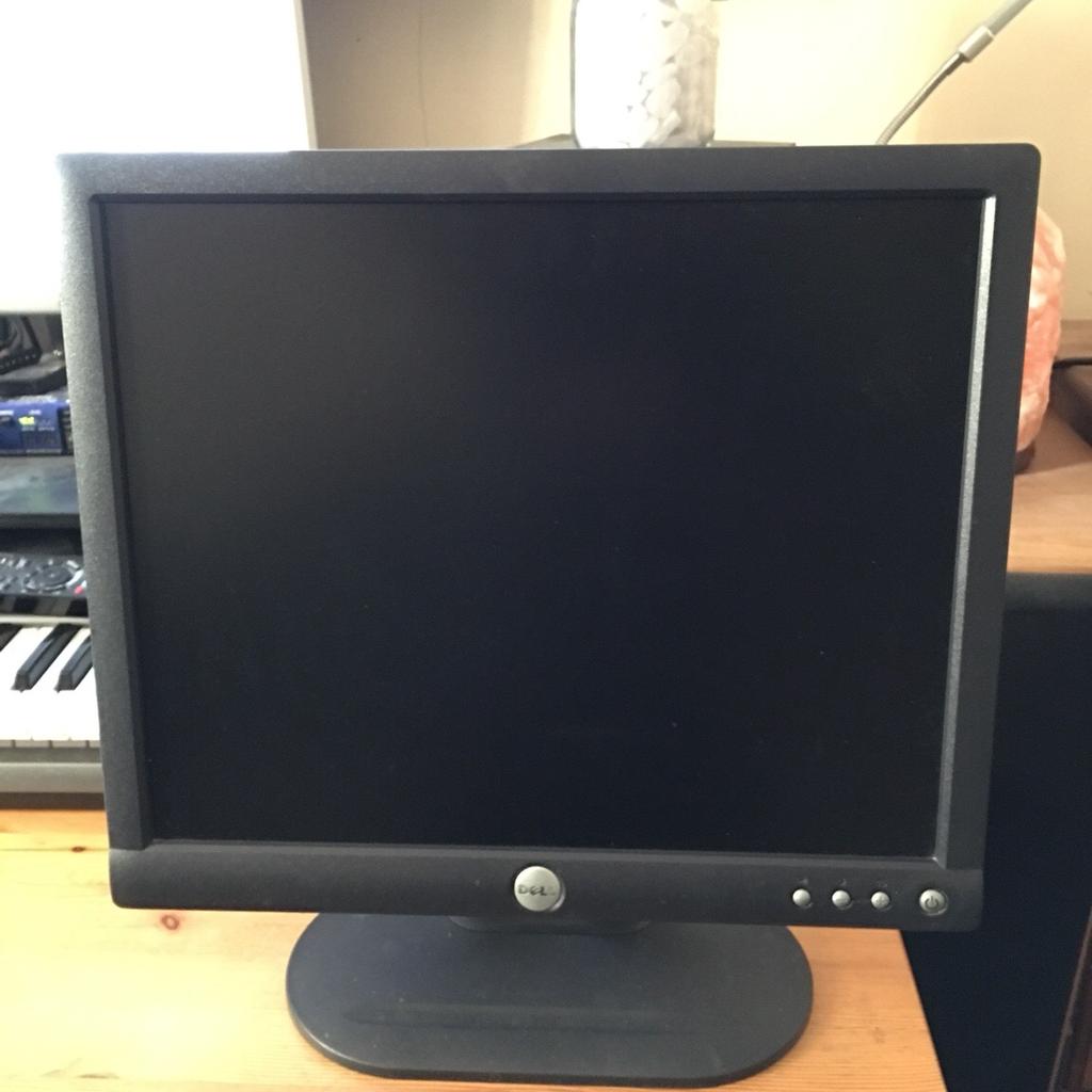 Dell PC monitor - 17 inch in SE17 London Borough of Southwark für 15,00 ...
