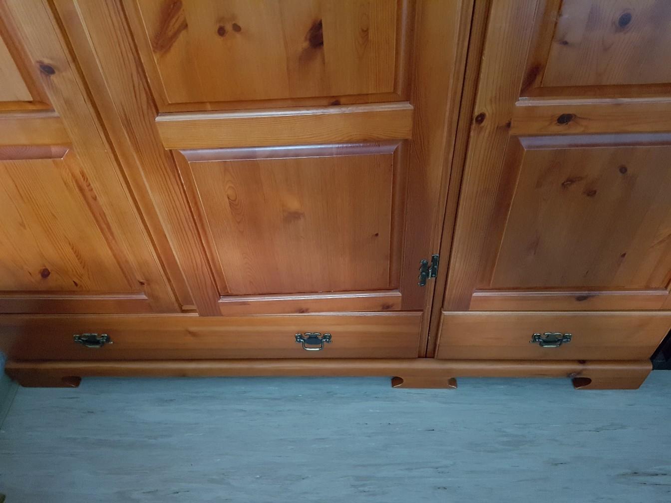 Schöner Holzschrank in 67146 Deidesheim für 40,00 € zum Verkauf | Shpock DE