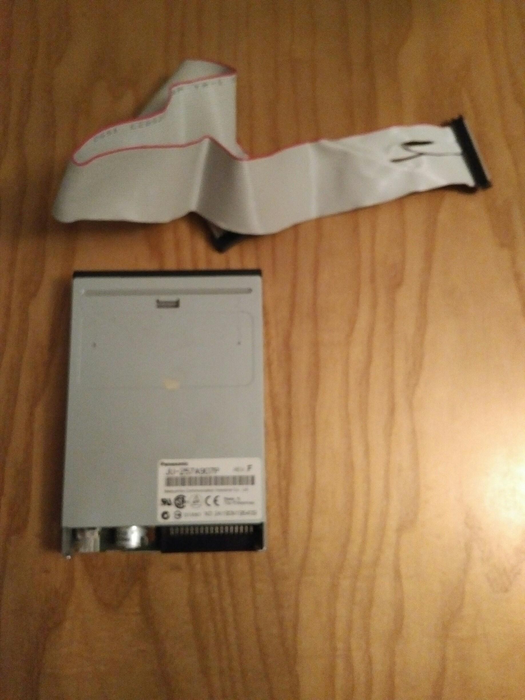 Panasonic Floppy Reader in UB10 Hillingdon for £2.00 for sale | Shpock