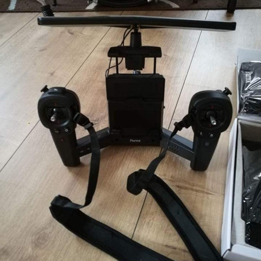 Drohne Parrot Bebop 2 + Skycontroller in 6020 Innsbruck für € 300,00 zum Verkauf | Shpock AT