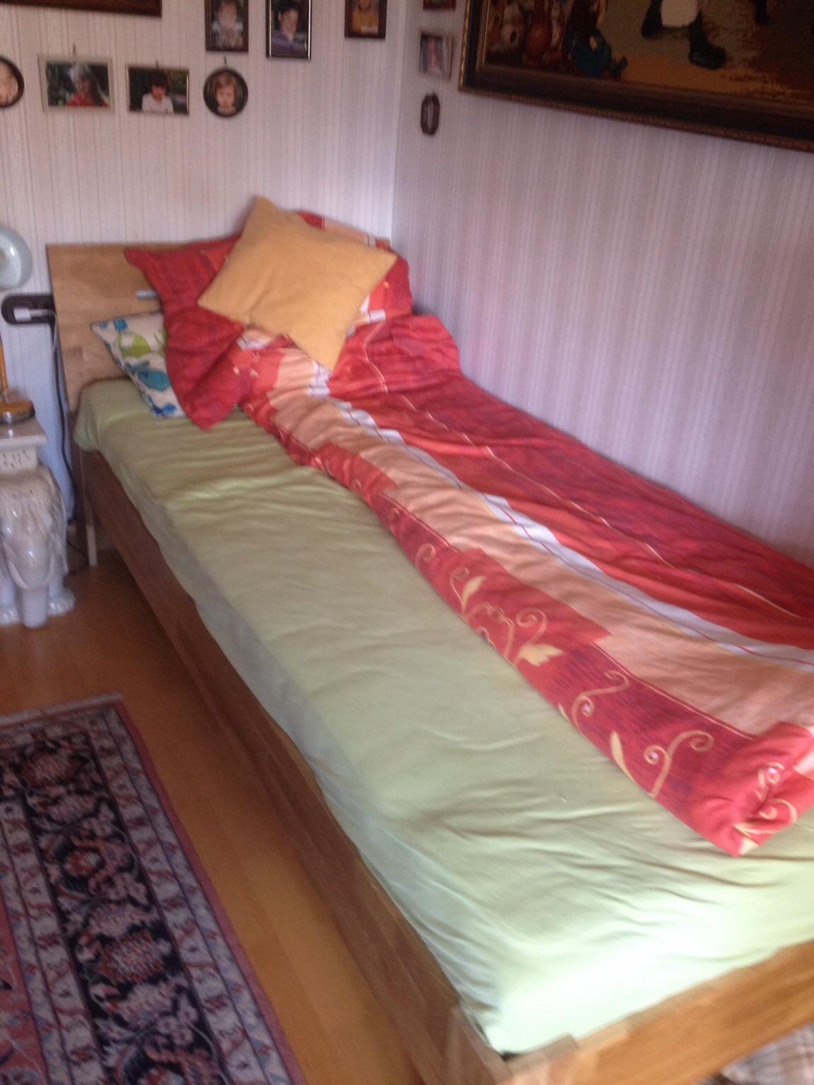 Bett in 9020 Klagenfurt für 100,00 € zum Verkauf | Shpock DE