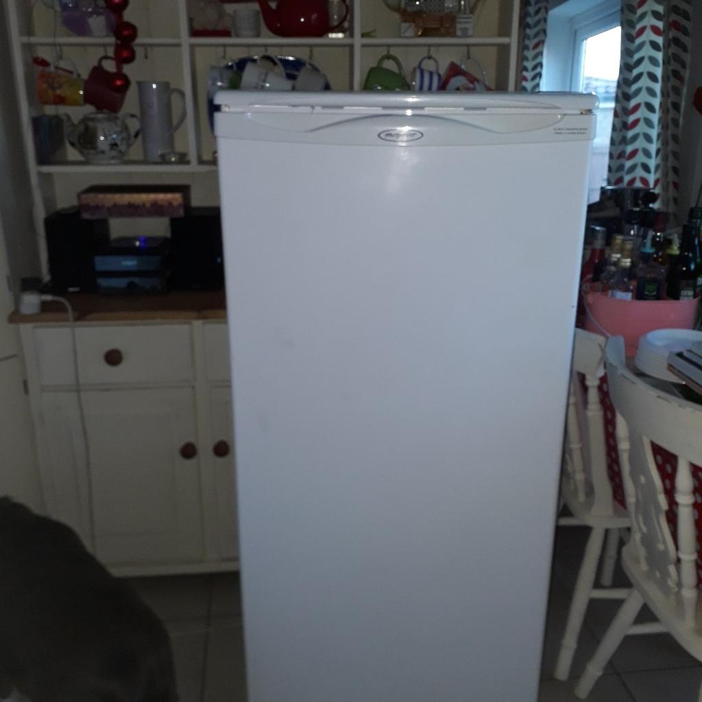 Tall fridge in NG12 Rushcliffe für 1,00 £ zum Verkauf | Shpock DE