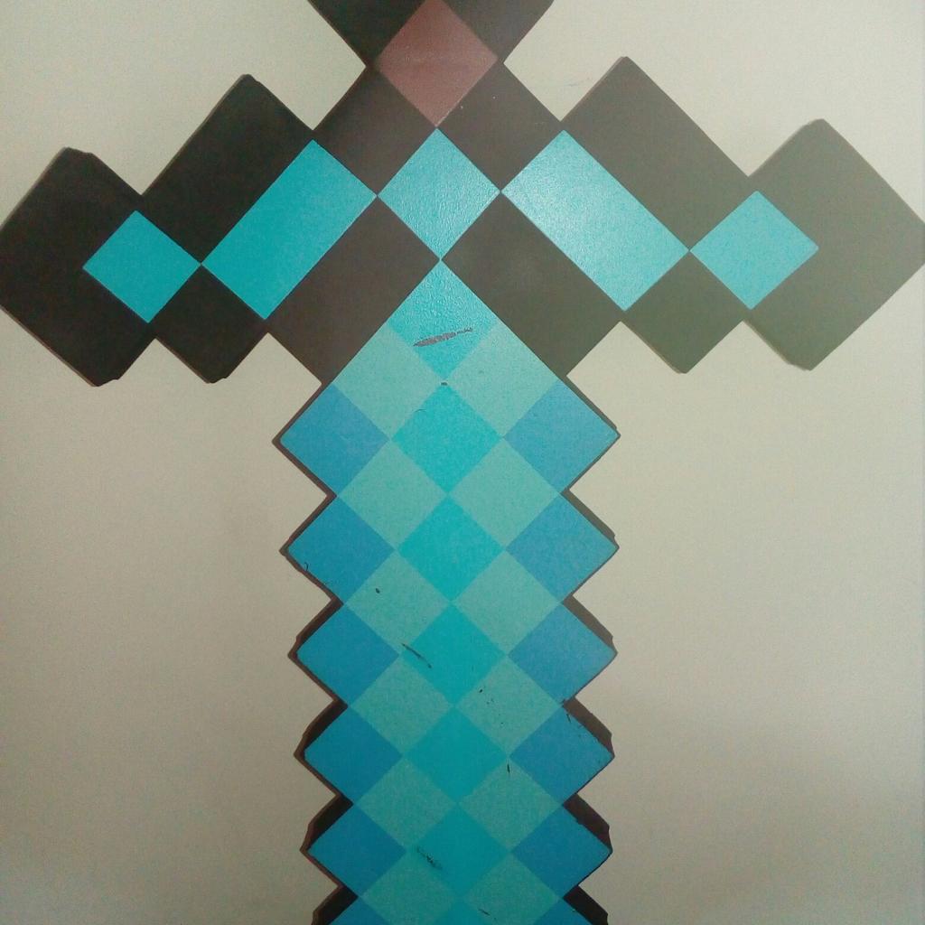 Minecraft diamond sword in The Bonners für £ 6,00 zum Verkauf | Shpock AT