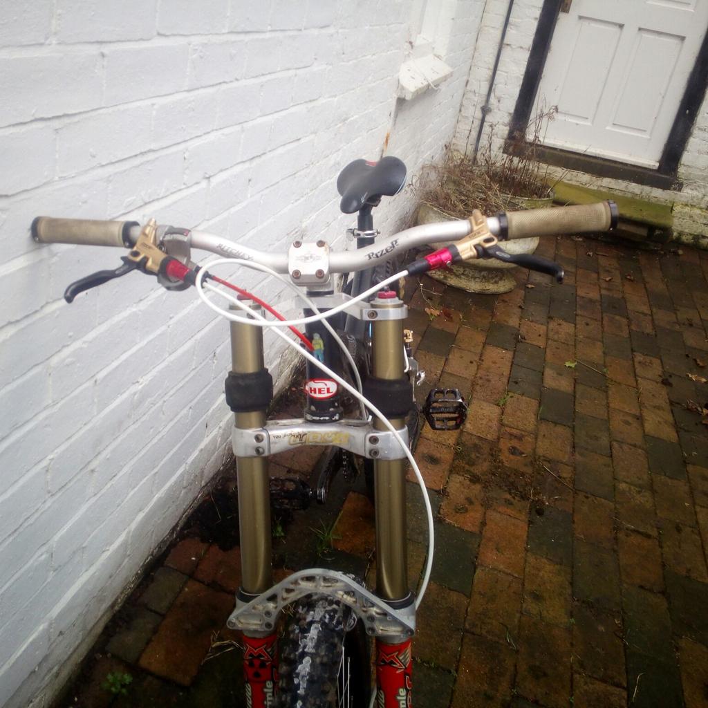 Club roost dh8 downhill bike in Prees für 300,00 £ zum Verkauf | Shpock DE