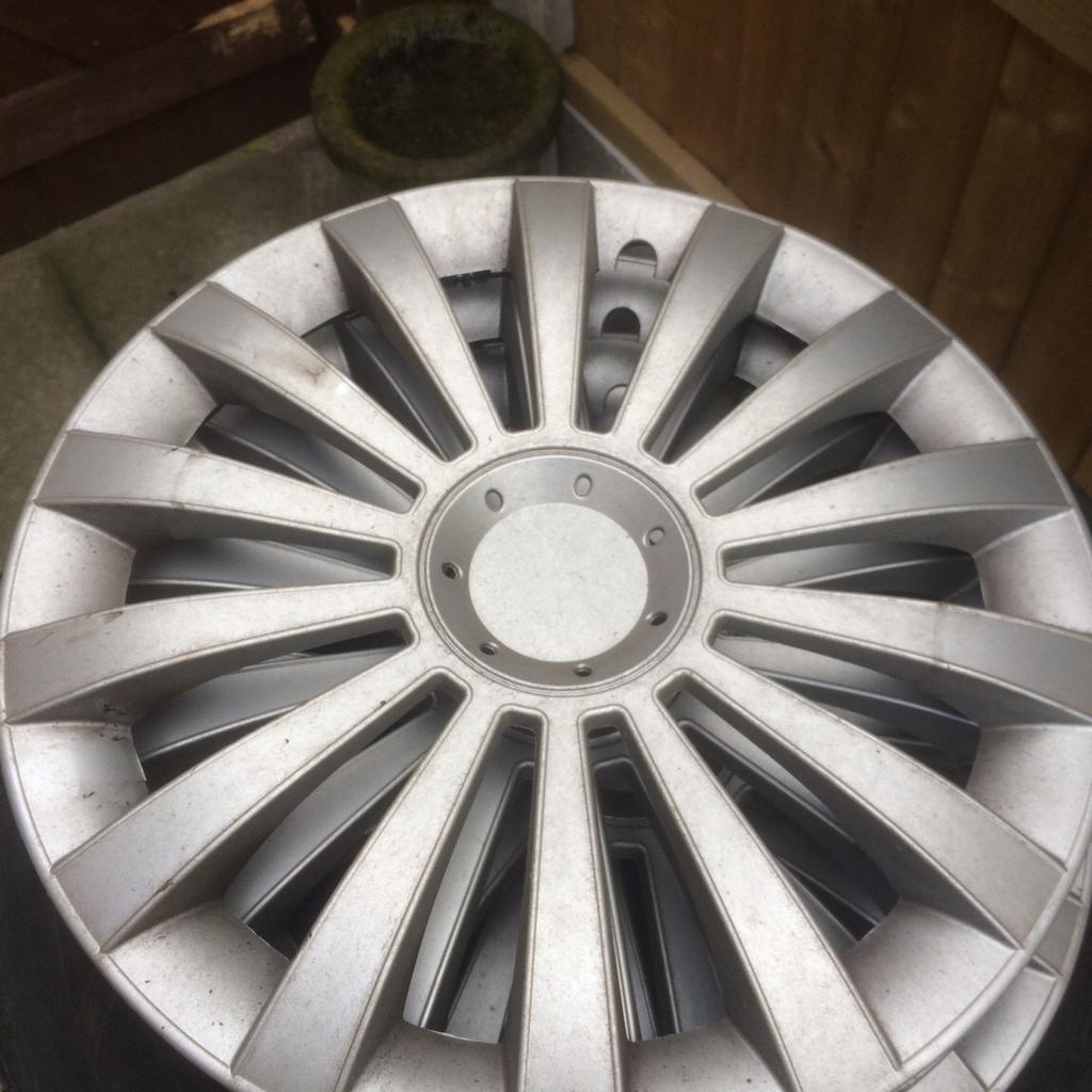 4 X 15" wheel trims in CW7 Winsford für £ 10,00 zum Verkauf | Shpock AT