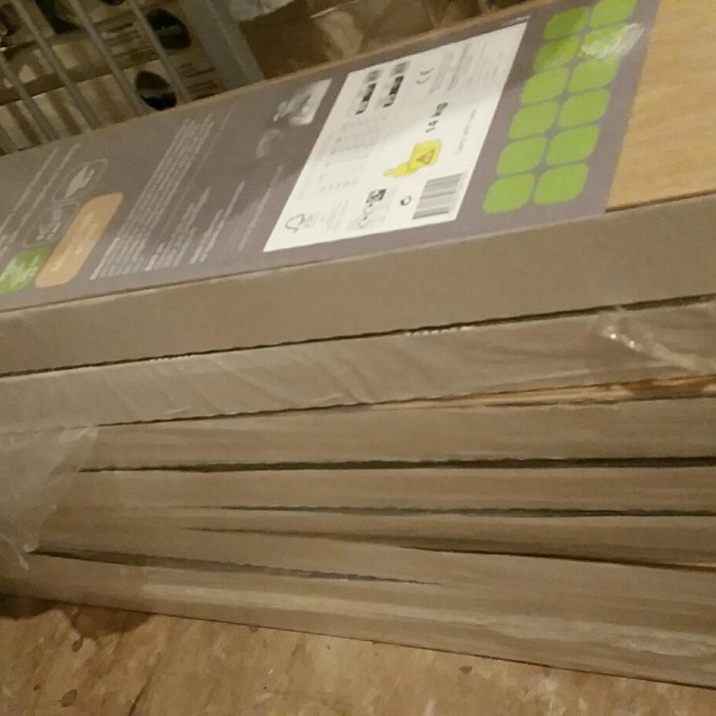 10 square meters laminat floor panels in London Borough of Havering für ...