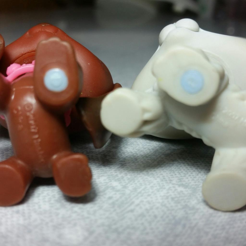 2 RARE Littlest Pet Shop/ w. Blue Magnet. in TF2 Oakengates für £ 10,00 ...