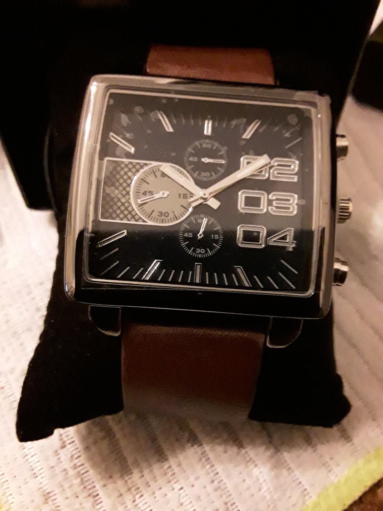 Mens large heavy watch in UB3 Hillingdon for £5.00 for sale | Shpock