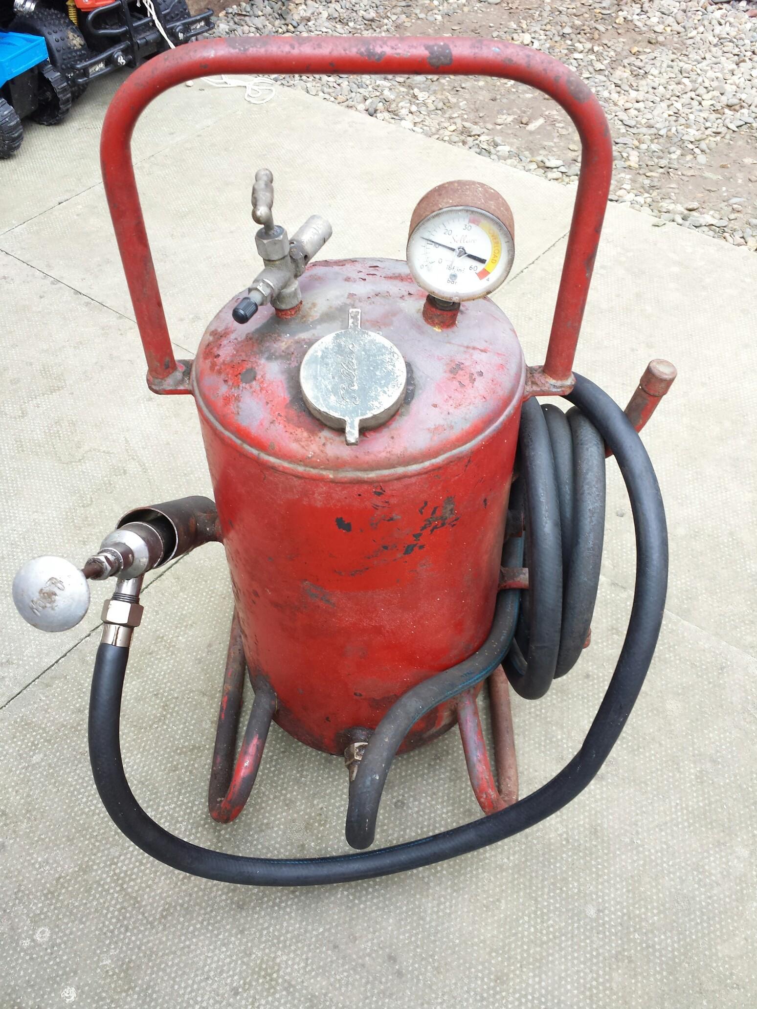 Sellarc forecourt garage hand grease gun oil in GL2 Gloucester für £ 55 ...