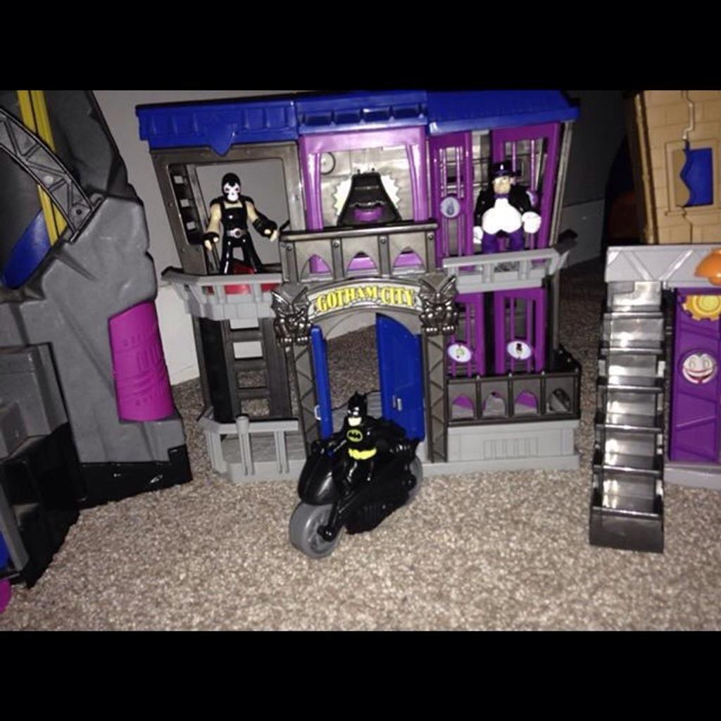 Bat caves and figures in S30 Sheffield für 25,00 £ zum Verkauf | Shpock DE