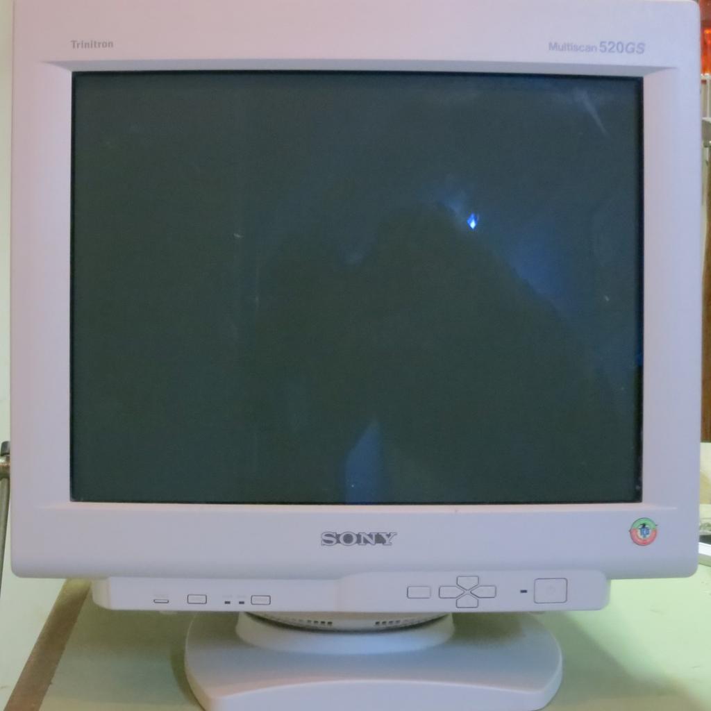 Sony Trinitron 21'' CRT-Monitor in 6850 Dornbirn für gratis zum Verkauf ...