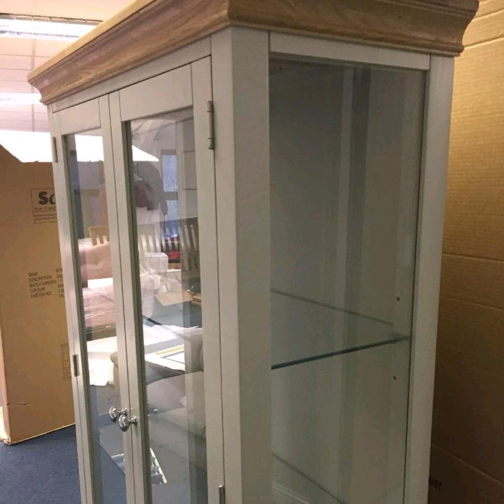 SCS glazed display cabinet with 2 adjustable in S30 Sheffield für 355 ...
