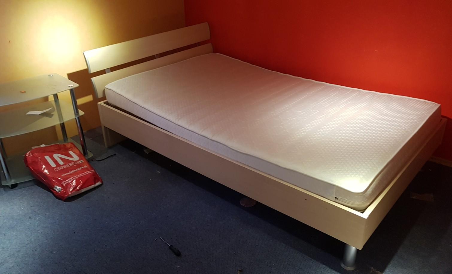 Bett inkl versellbarem rost und Matratze in 6782 Schruns für gratis zum ...