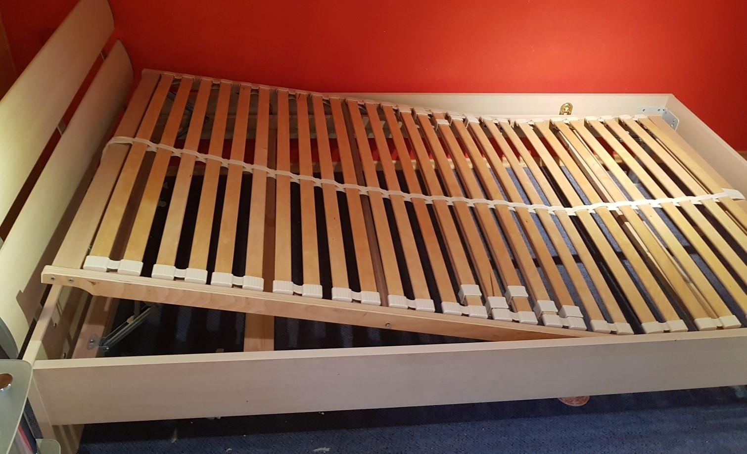 Bett inkl versellbarem rost und Matratze in 6782 Schruns für gratis zum ...