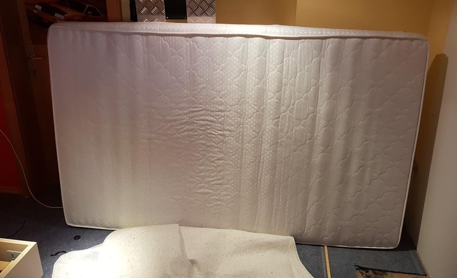 Bett inkl versellbarem rost und Matratze in 6782 Schruns für gratis zum ...