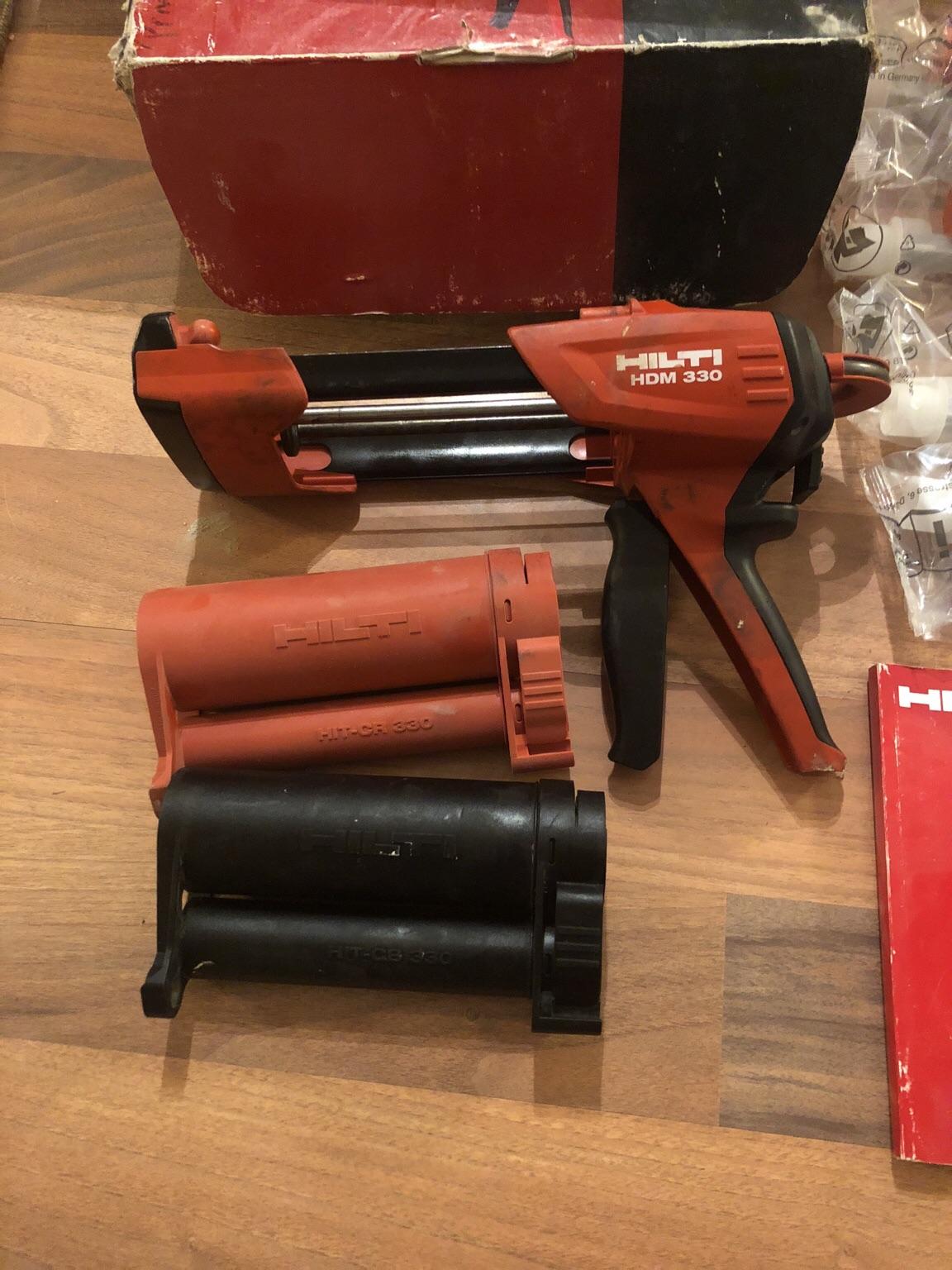 Hilti HDM 330 Auspressgerät + 4 x Hilti Hit in 1100 Wien für € 120,00 zum Verkauf | Shpock AT