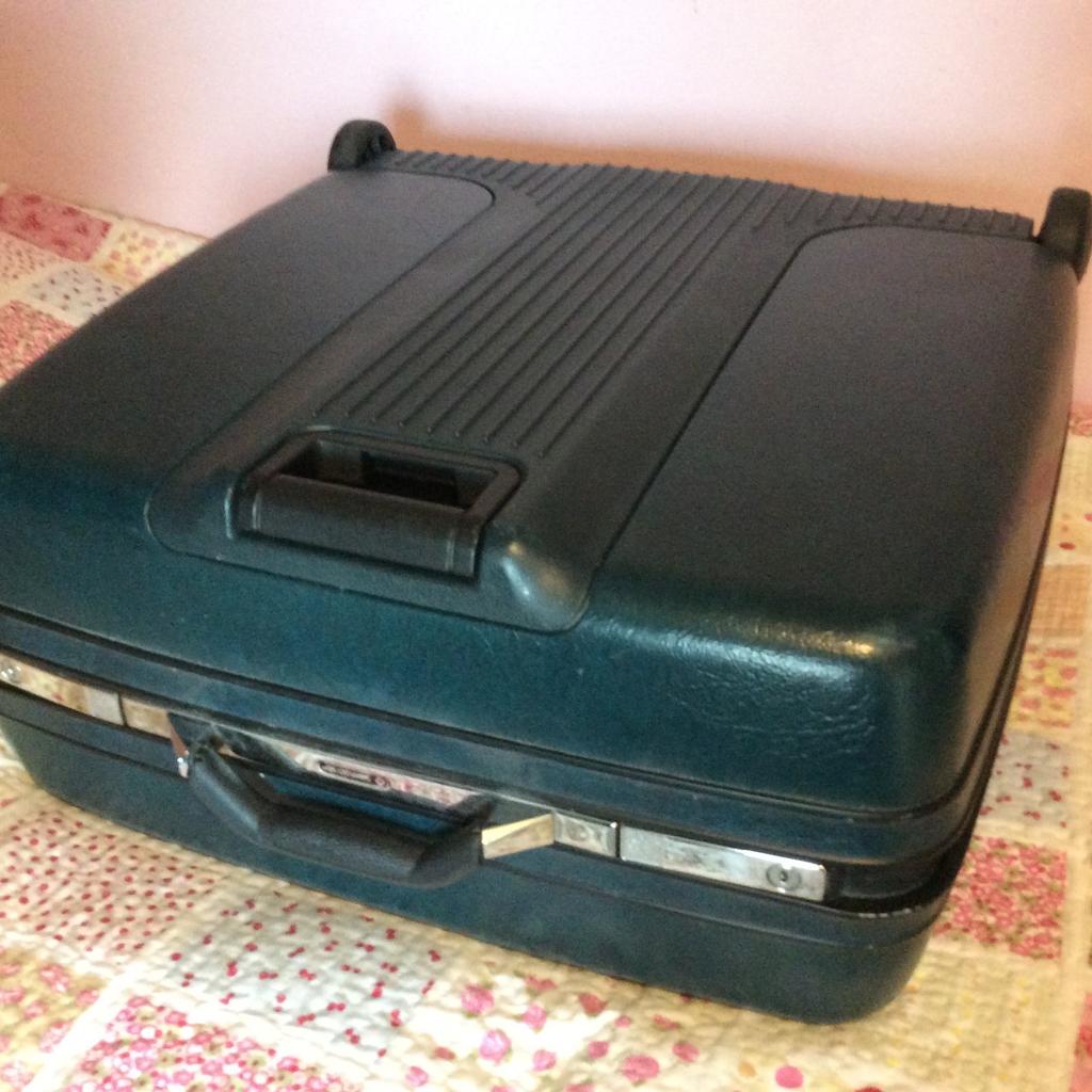 SAMSONITE SILHOUETTE PROFILE II SUITCASE in LS16 Leeds for £30.00 for ...
