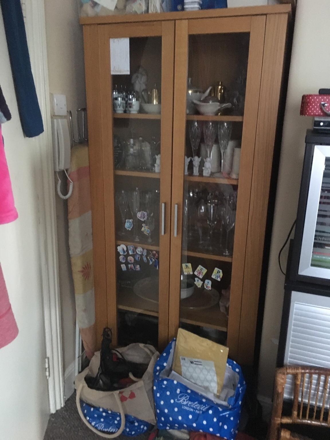 Display cabinet/ offers accepted in SW6 Fulham für 60,00 £ zum Verkauf ...