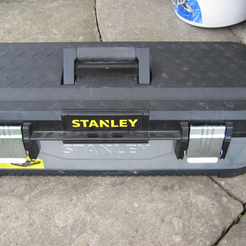 Stanley Galvanised Metal Toolbox 26-inch in WF5 Wakefield für 20,00 ...