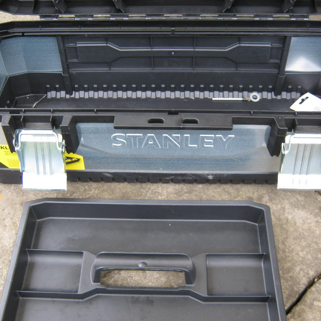 Stanley Galvanised Metal Toolbox 26-inch in WF5 Wakefield für 20,00 ...