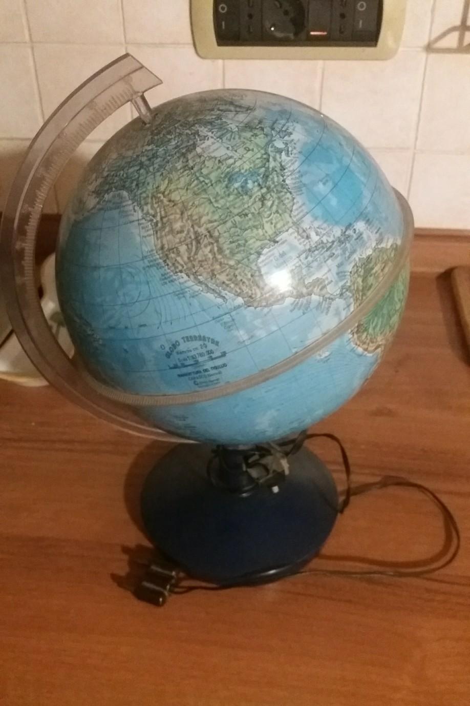 Mappamondo con luce originale anni 70 in 20100 Milano für € 15,00 zum ...