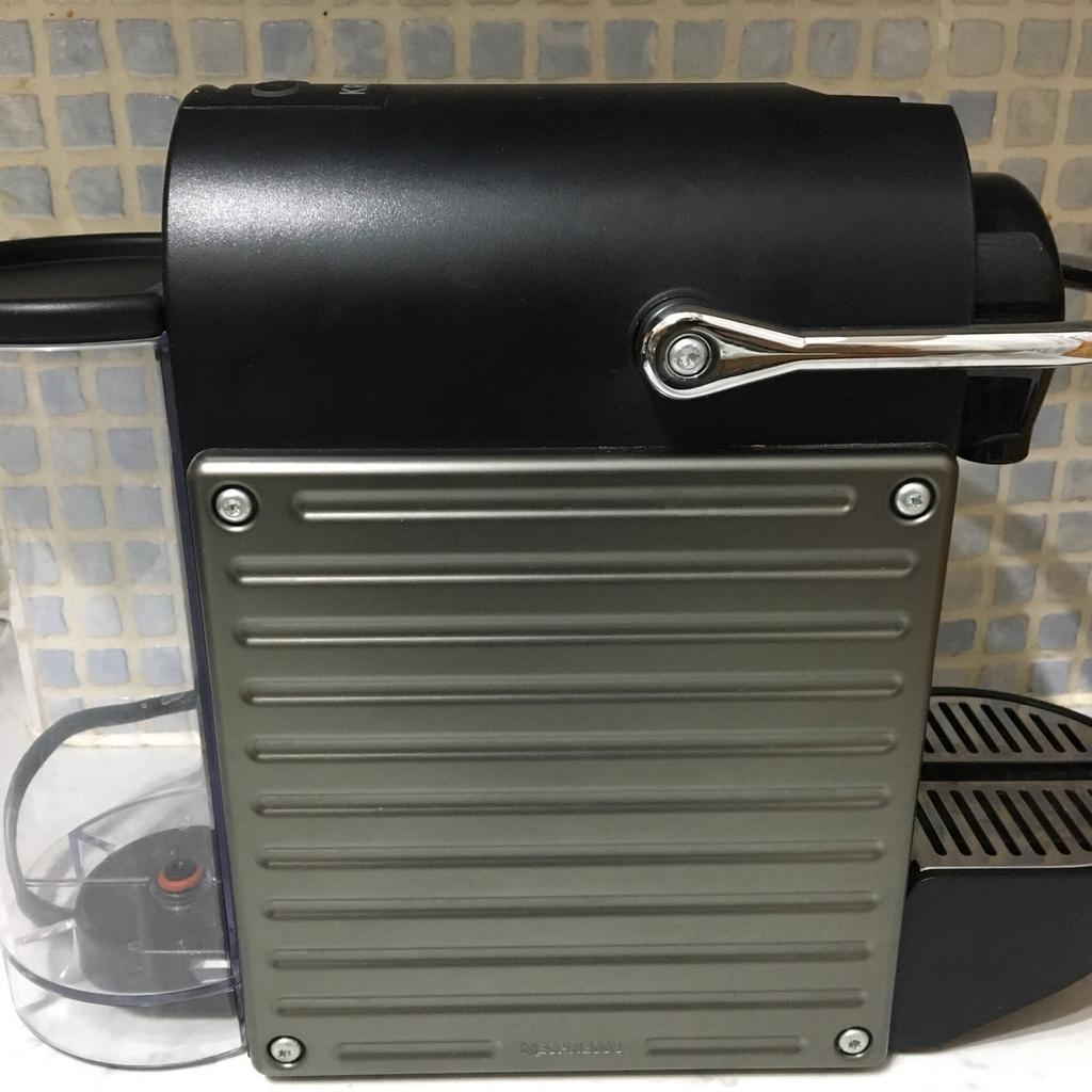 Nespresso Pixie (Titanium) coffee machine in EC2A Hackney für £ 30,00 ...