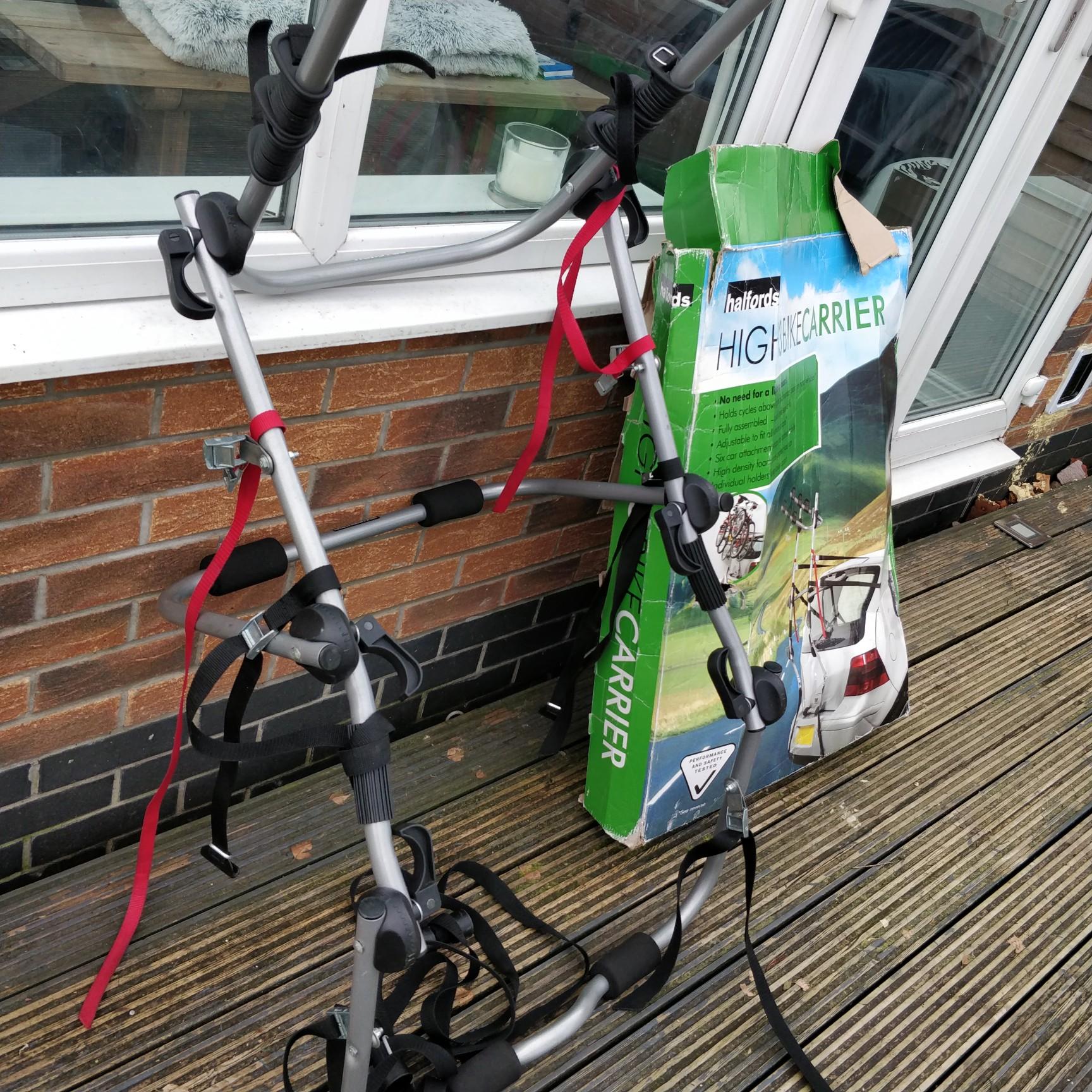 Halfords 3 bike carrier rack in High Peak for £20.00 for sale | Shpock
