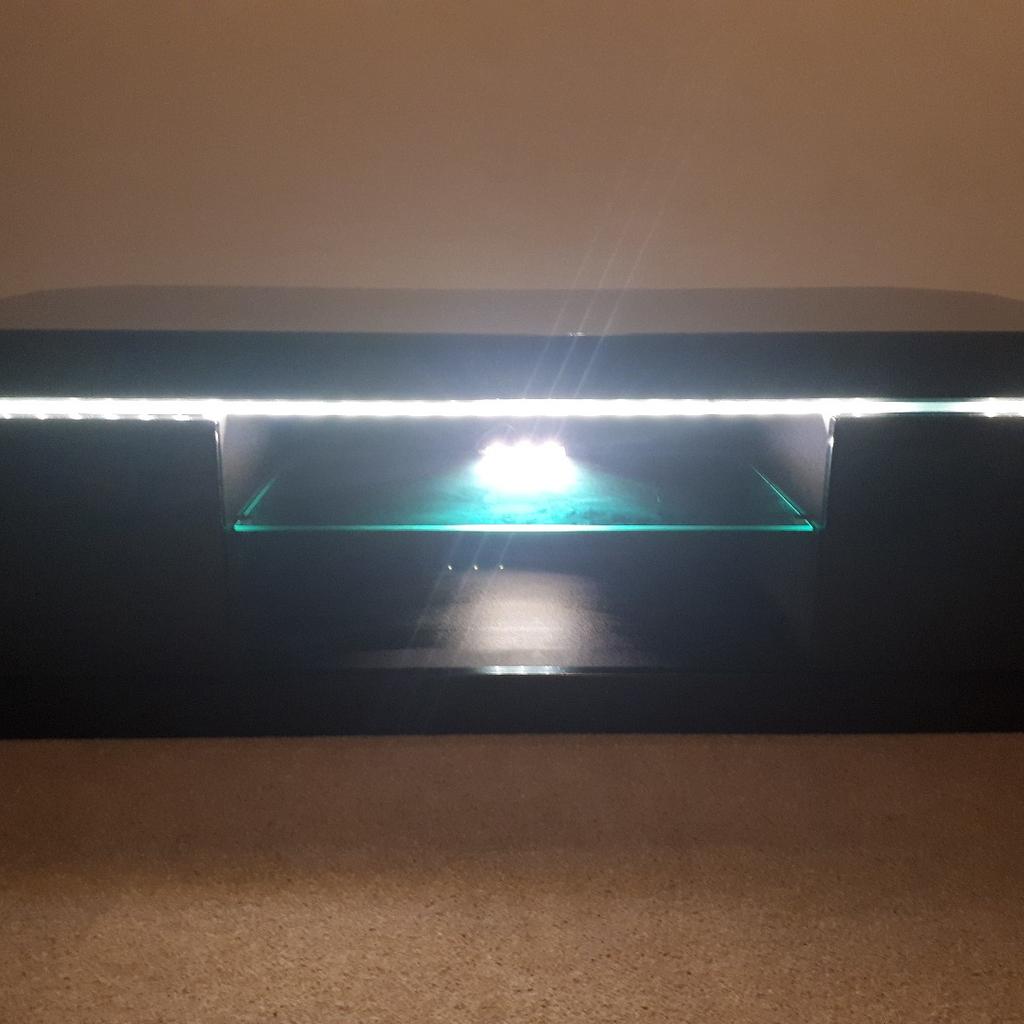 Glossy black LED light tv unit. in WS10 Walsall für £ 50,00 zum Verkauf ...