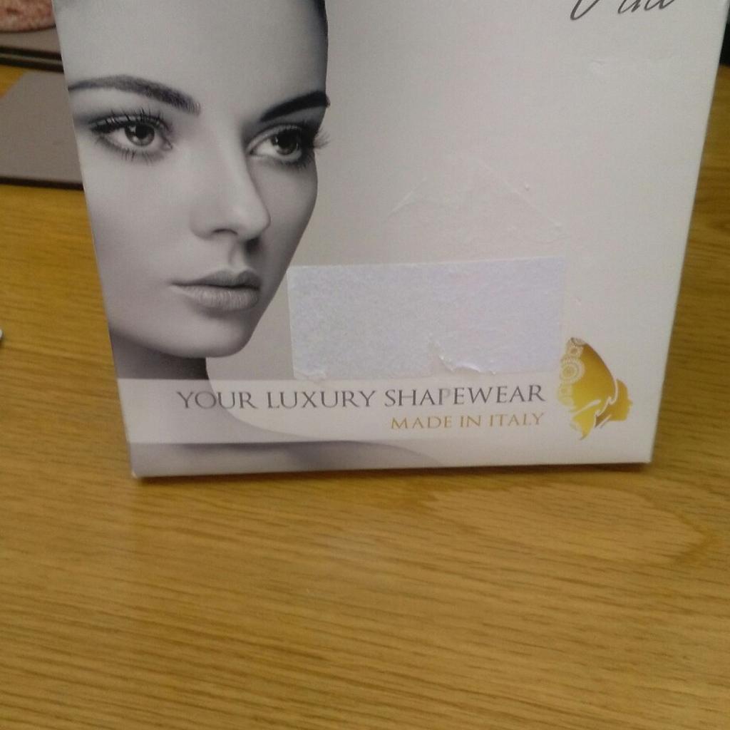 Italian body shape wear. in FY2 Bispham für £ 3,00 zum Verkauf | Shpock AT