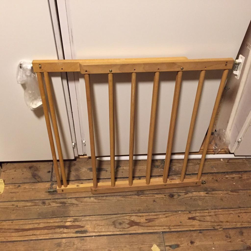 Barngrind i trä, justerbar bredd in 414 51 Göteborg für 60,00 SEK zum ...