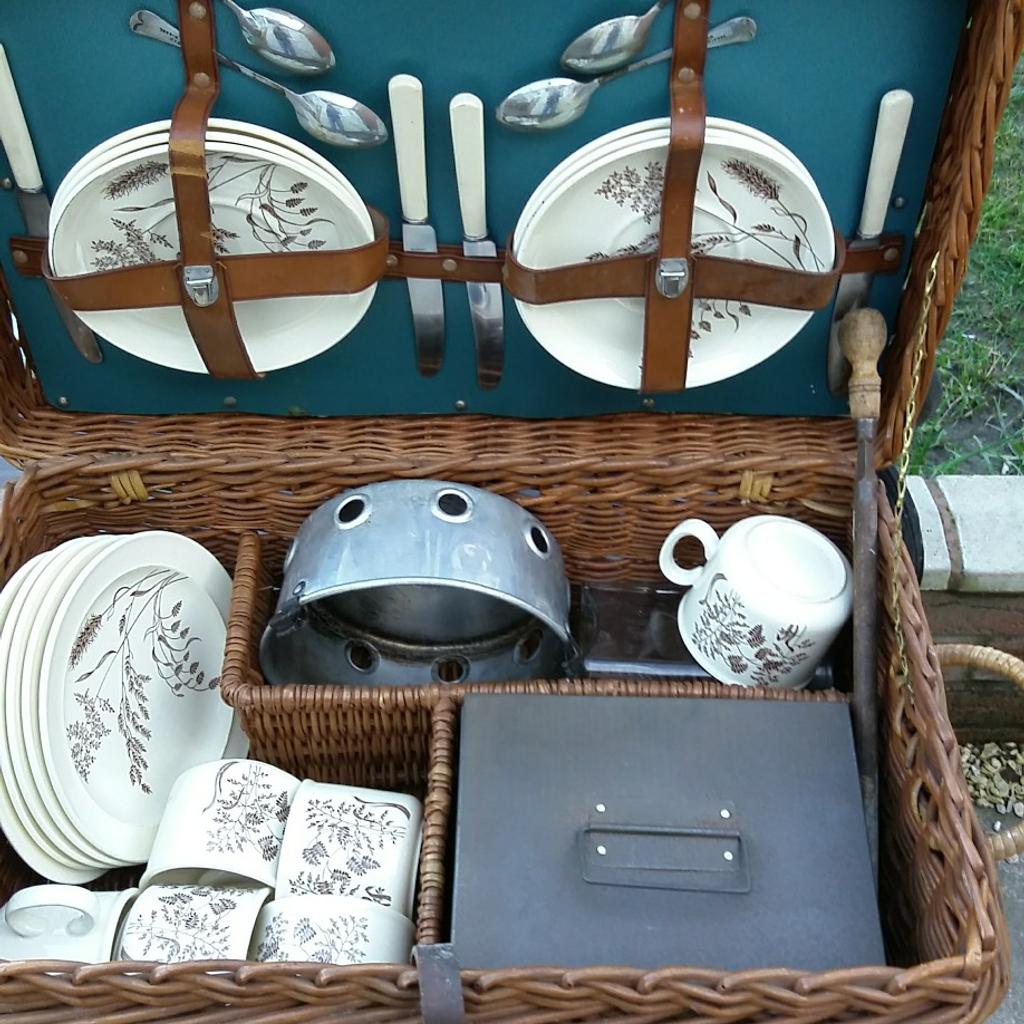 Vintage picnic set China tea set Sirram in LL28 Bay für 22,00 £ zum ...