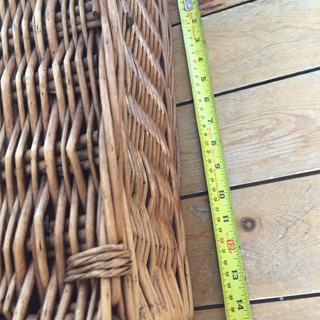 Cute Country Picnic Basket with plates etc in DY3 Dudley für 6,00 £ zum ...