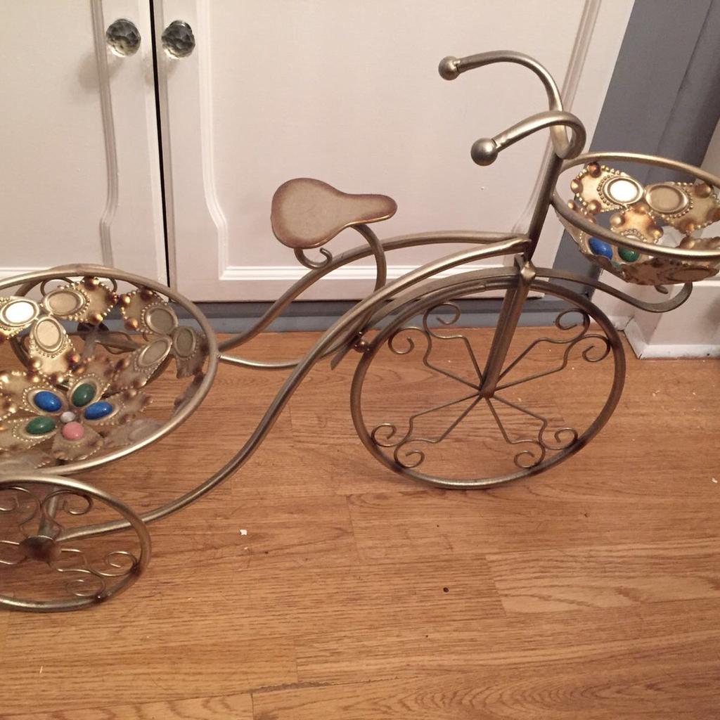 Rustic bike display in SE18 Greenwich für £ 15,00 zum Verkauf | Shpock AT