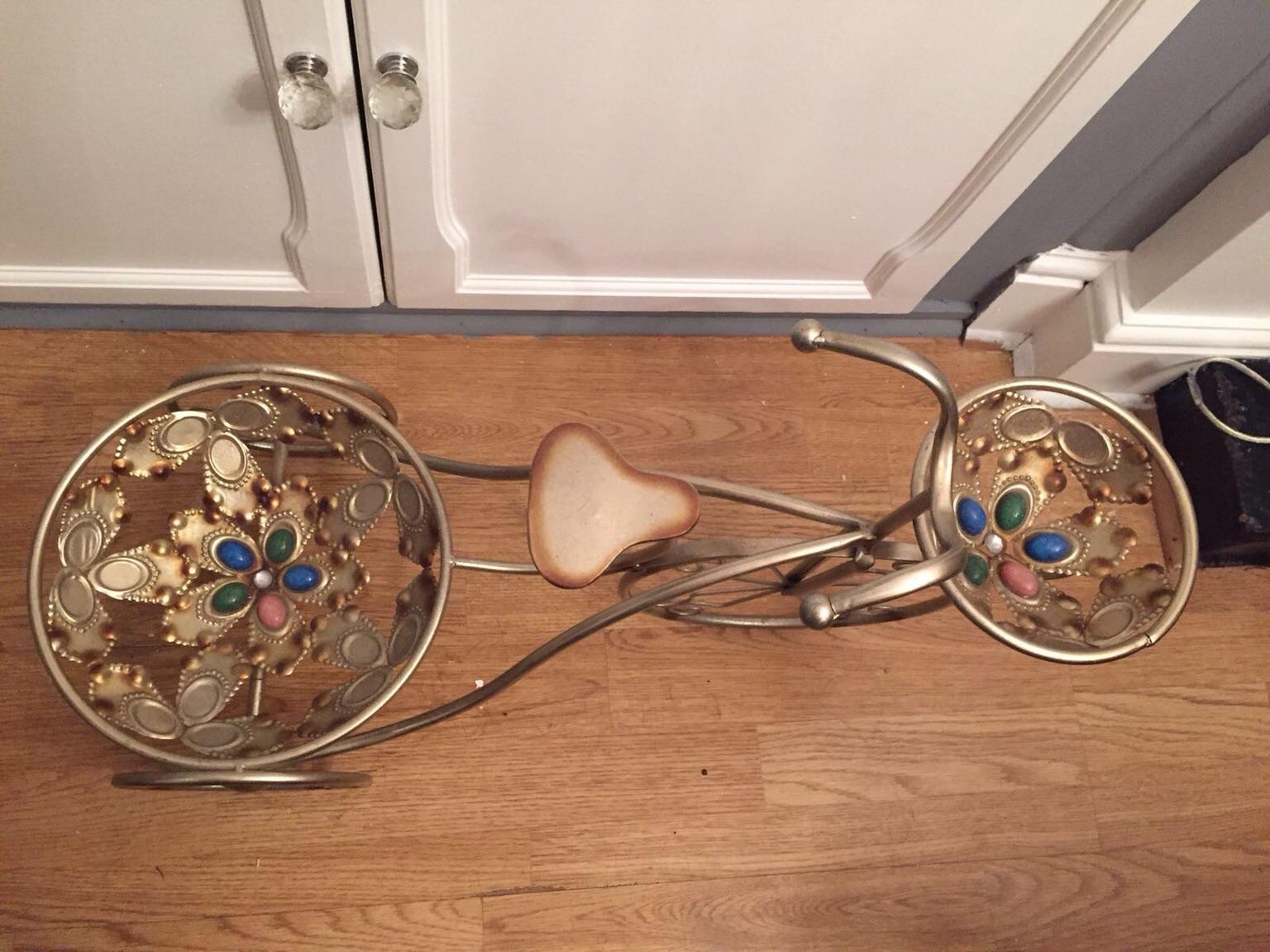 Rustic bike display in SE18 Greenwich für £ 15,00 zum Verkauf | Shpock AT