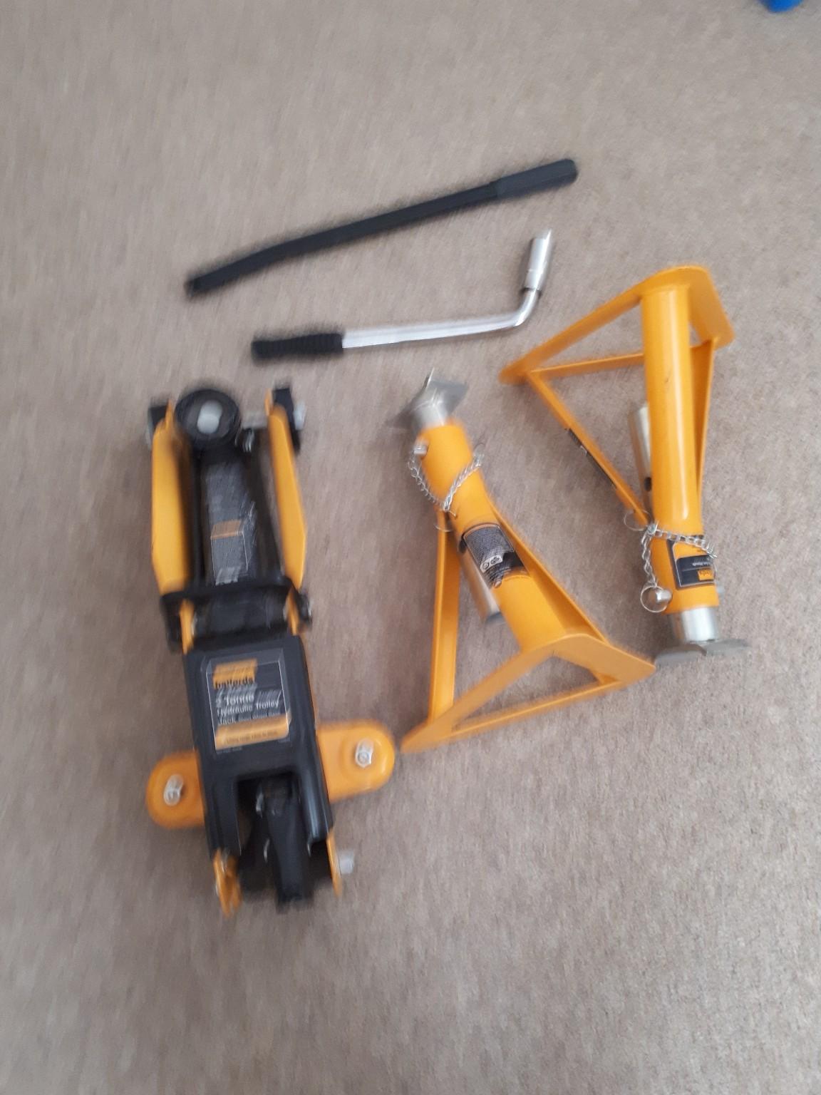 2 tonne hydraulic jack in SS14 Basildon für £ 30,00 zum Verkauf | Shpock AT