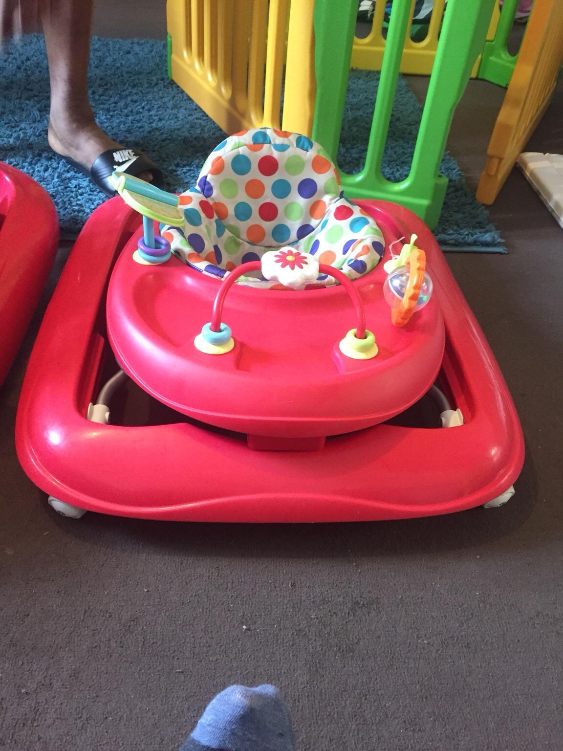 FREE BABY WALKERS in N15 London für gratis zum Verkauf | Shpock DE