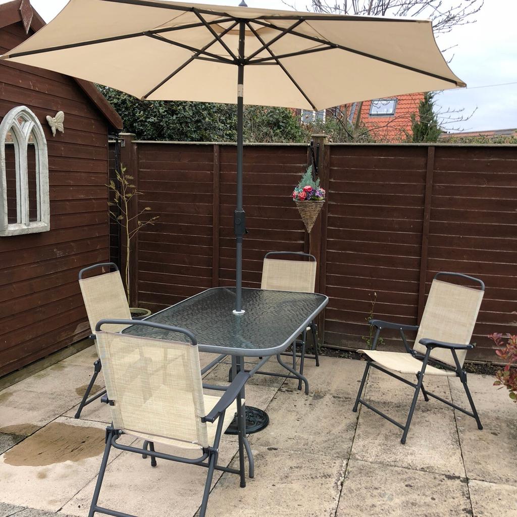 Table/chairs out door in Ryedale for £40.00 for sale | Shpock