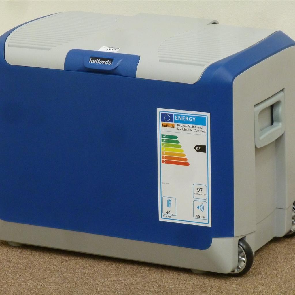 Camping Halfords 40L cool box 12v and 230v in S40 Chesterfield für 60 ...