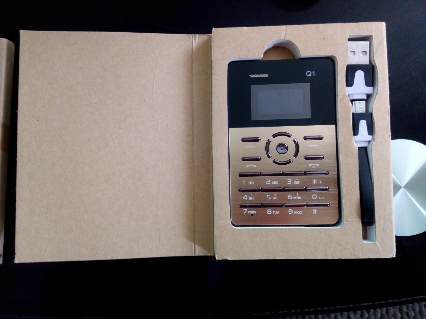 Credit card size phones in FY2 Bispham für 20,00 £ zum Verkauf | Shpock DE