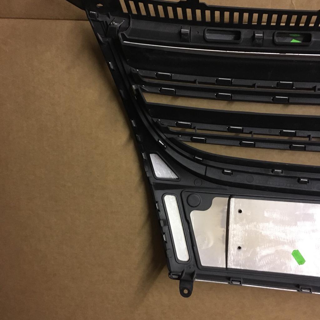 Vw Touran R-line Grill in 6134 Vomp für 75,00 € zum Verkauf | Shpock DE