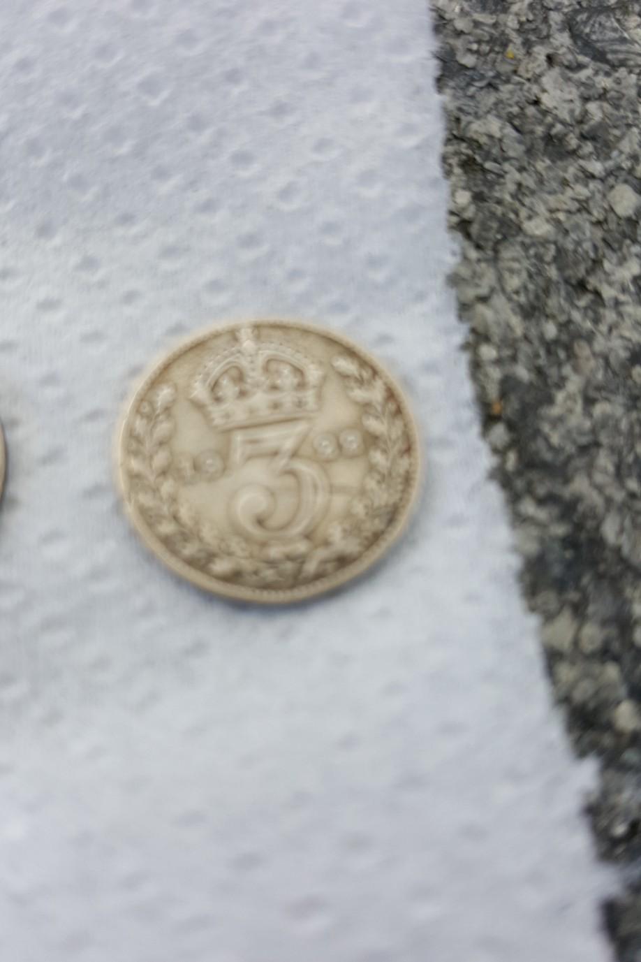 A collection of George V Silver coins in HD6 Calderdale für 20,00 £ zum ...