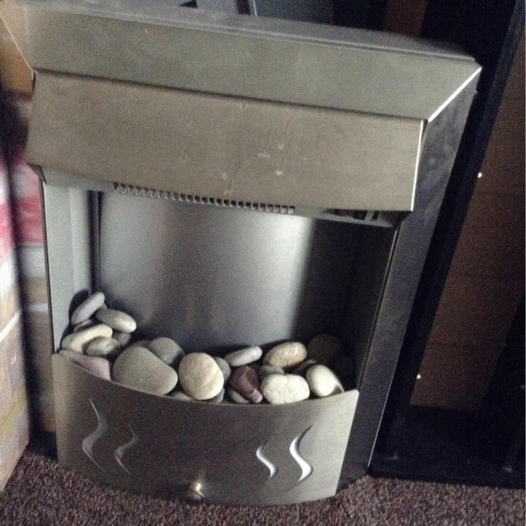 Electric fire complete with pebbles in SN12 Melksham für £ 20,00 zum ...