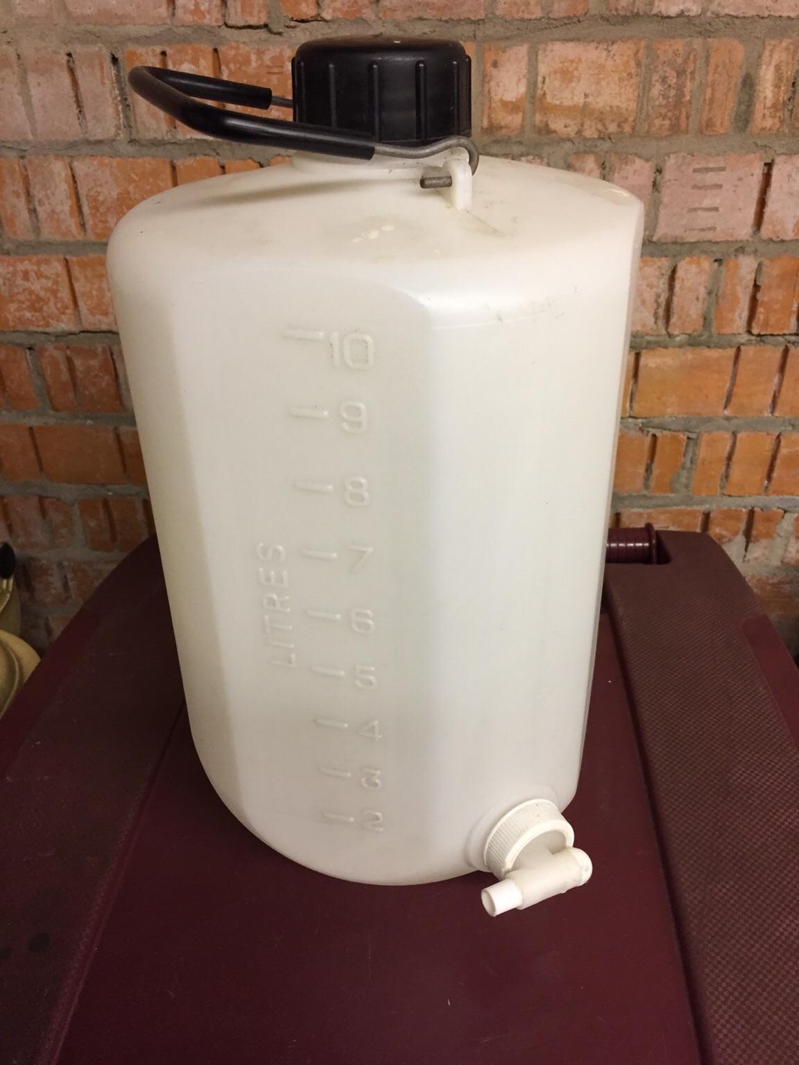 10 litre water container with tap & handle in BL1 Bolton für 5,00 £ zum ...
