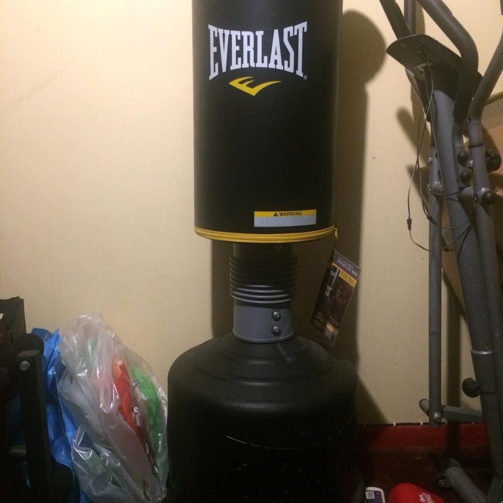 Everlast Everflex free standing punch bag in S40 Chesterfield für 50,00 ...