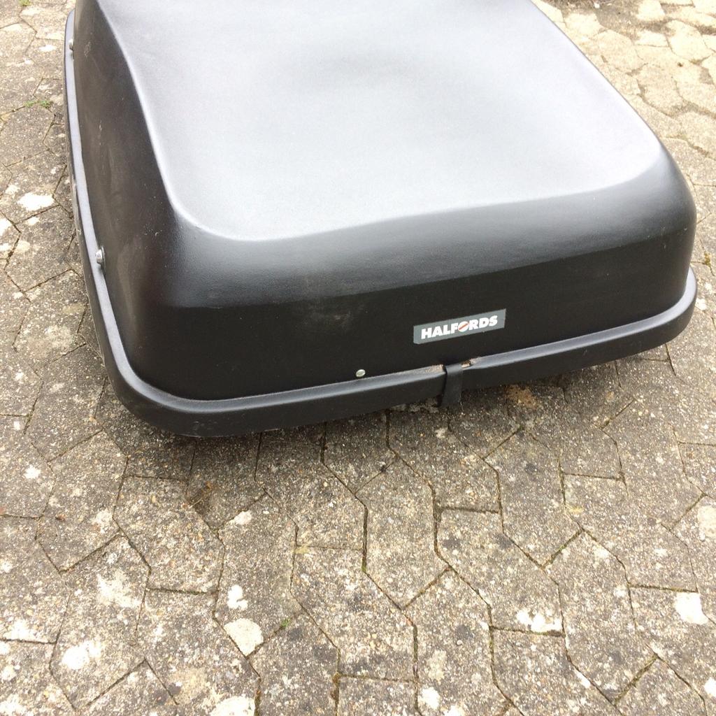 Halfords roof box in GU10 Hampshire for £20.00 for sale | Shpock