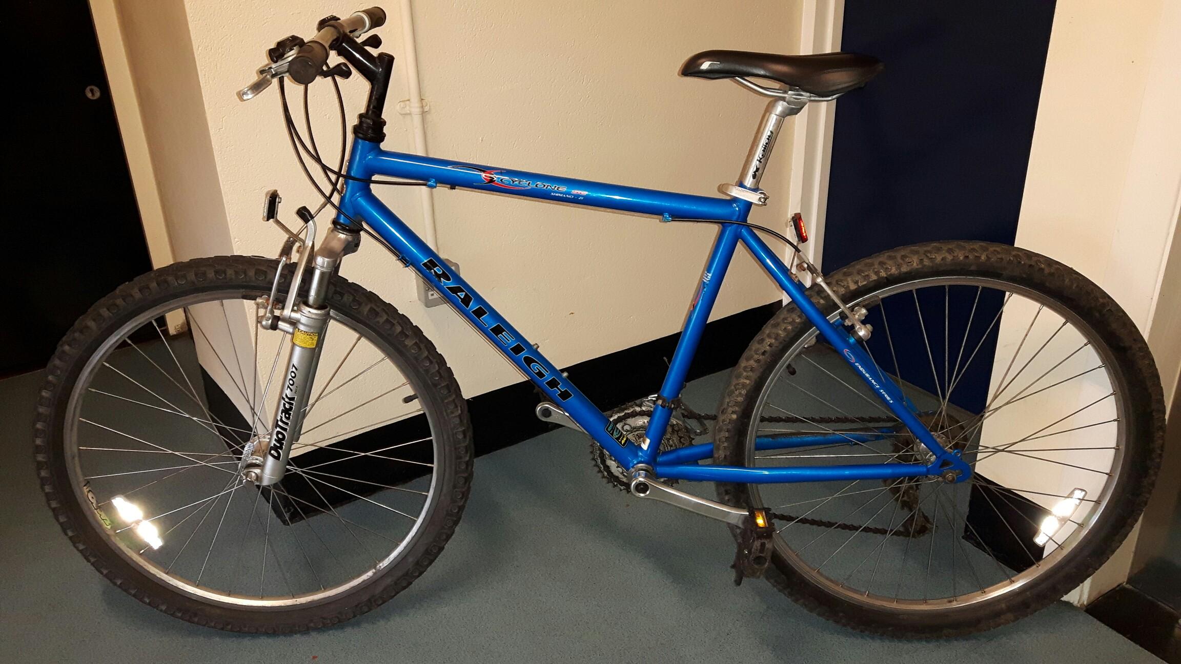 BLUE RALEIGH CYCLONE SE MOUNTAIN BIKE in E17 London Borough of Waltham ...