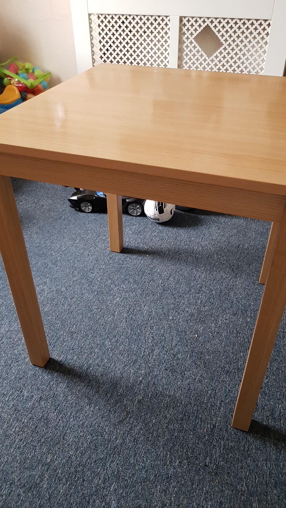 Oak basic dining table in KT2 Thames for £15.00 for sale | Shpock
