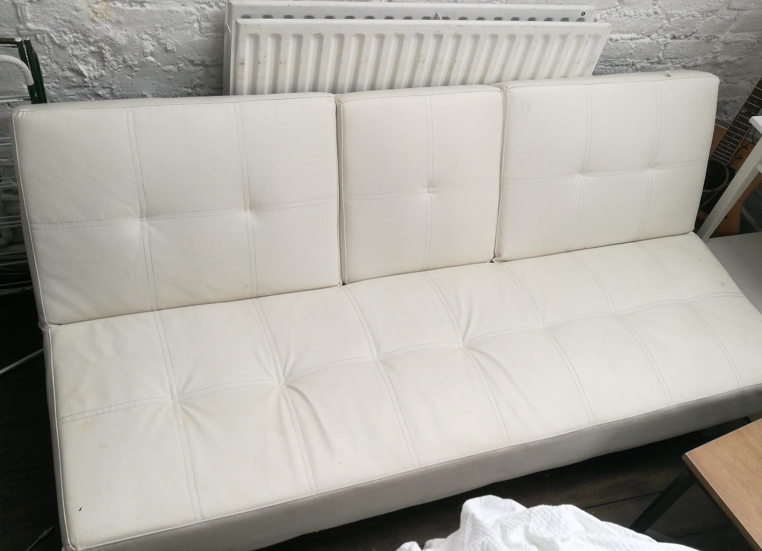 Futon sofa - broken in SE11 Lambeth for free for sale | Shpock