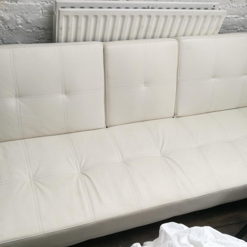 Futon sofa - broken in SE11 Lambeth for free for sale | Shpock